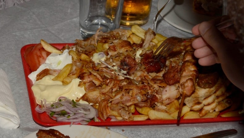 Ξέφυγαν οι τιμές στα νησιά: 23€ η μερίδα γύρο, 5€ μια μπάλα παγωτό ...